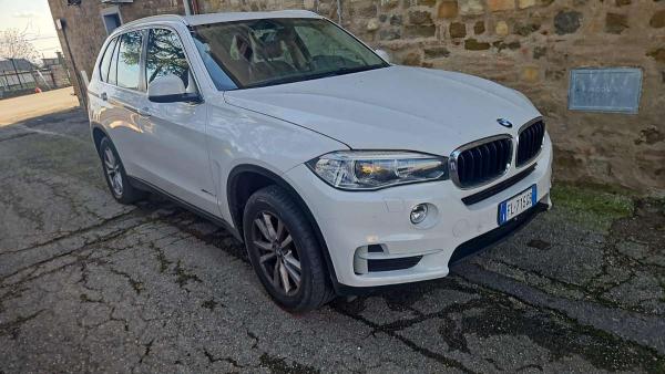 White BMW X5 2014 in Siauliai, with an engine capacity of 2.00 L and mileage of 308 thousand km for 9900 €, photo 3 on AUTOMOTO.COM.LV