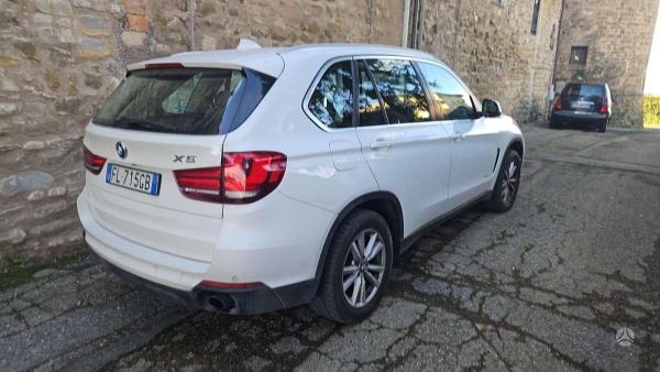 White BMW X5 2014 in Siauliai, with an engine capacity of 2.00 L and mileage of 308 thousand km for 9900 €, photo 4 on AUTOMOTO.COM.LV