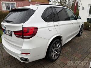 White BMW X5 2014 in Jelgava, with an engine capacity of 3.00 L and mileage of 272 thousand km for 21000 €, photo 3 on AUTOMOTO.COM.LV