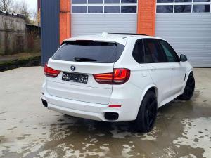 White BMW X5 2014 in Vilnius, with an engine capacity of 3.00 L and mileage of 233 thousand km for 16550 €, photo 3 on AUTOMOTO.COM.LV