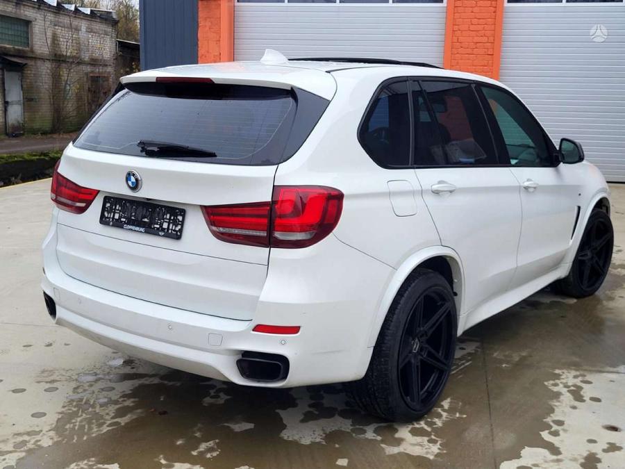 White BMW X5 2014 in Vilnius, with an engine capacity of 3.00 L and mileage of 233 thousand km for 16550 €, photo 4 on AUTOMOTO.COM.LV