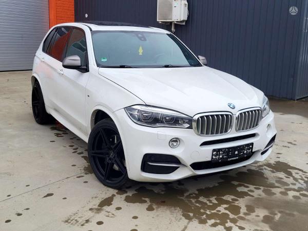 White BMW X5 2014 in Vilnius, with an engine capacity of 3.00 L and mileage of 233 thousand km for 16550 €, photo 2 on AUTOMOTO.COM.LV