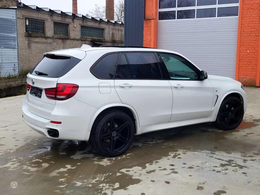 Balts BMW X5 2014 Viļņa, ar dzinēja tilpumu 3.00 L un nobraukumu 233 tūkst. km par 15690 €, foto 11 vietnē AUTOMOTO.COM.LV