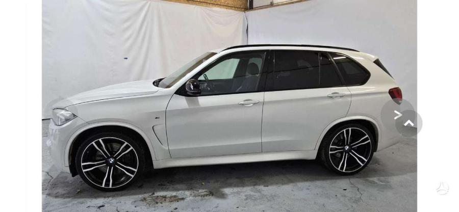 White BMW X5 2014 in Kretinga, with an engine capacity of 2.99 L and mileage of 230 thousand km for 13999 €, photo 3 on AUTOMOTO.COM.LV