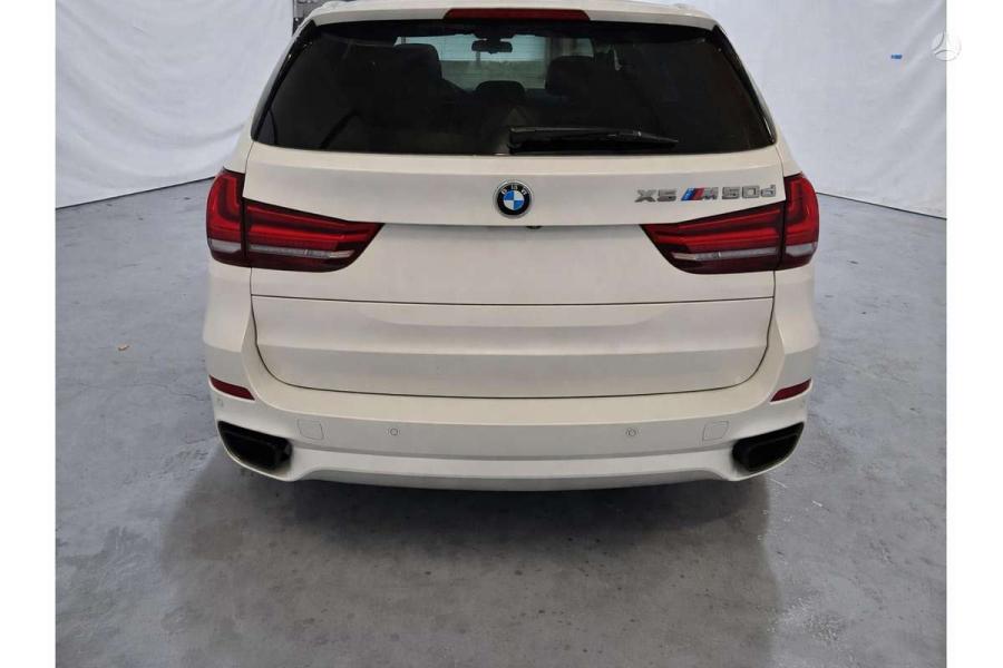 White BMW X5 2014 in Kretinga, with an engine capacity of 2.99 L and mileage of 230 thousand km for 13999 €, photo 8 on AUTOMOTO.COM.LV