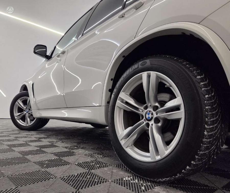 Balts BMW X5 2014 Marijampole, ar dzinēja tilpumu 2.00 L un nobraukumu 243 tūkst. km par 20750 €, foto 36 vietnē AUTOMOTO.COM.LV