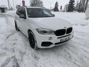 White BMW X5 2014 in Taurage, with an engine capacity of 2.99 L and mileage of 234 thousand km for 15800 €, photo 2 on AUTOMOTO.COM.LV