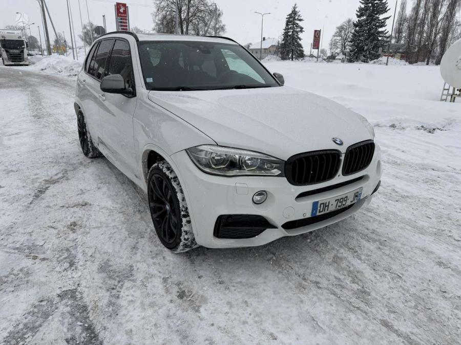 White BMW X5 2014 in Taurage, with an engine capacity of 2.99 L and mileage of 234 thousand km for 15800 €, photo 2 on AUTOMOTO.COM.LV