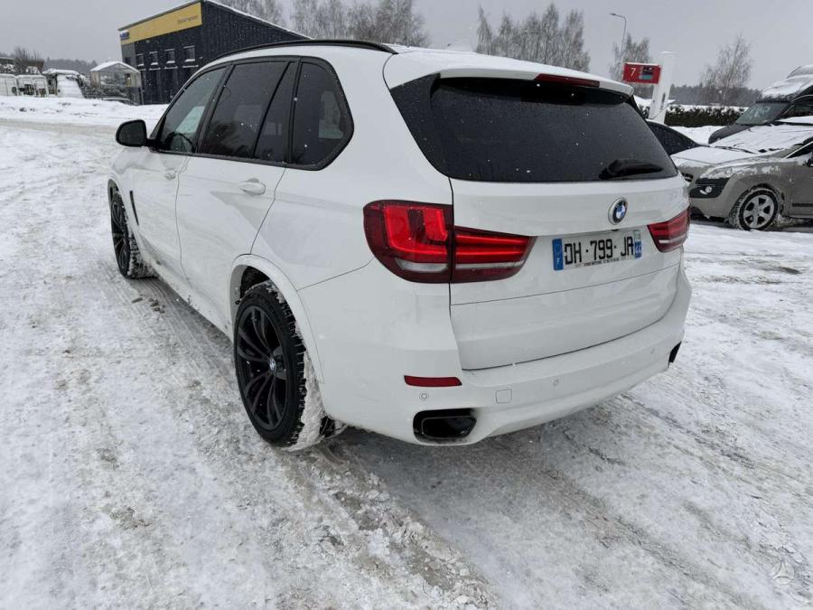 White BMW X5 2014 in Taurage, with an engine capacity of 2.99 L and mileage of 234 thousand km for 15800 €, photo 4 on AUTOMOTO.COM.LV