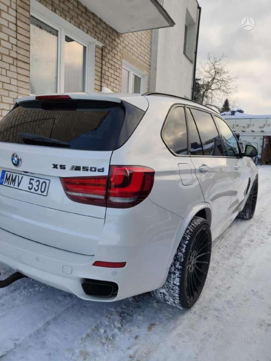 White BMW X5 2014 in Kaunas, with an engine capacity of 3.00 L and mileage of 211 thousand km for 20000 €, photo 1 on AUTOMOTO.COM.LV