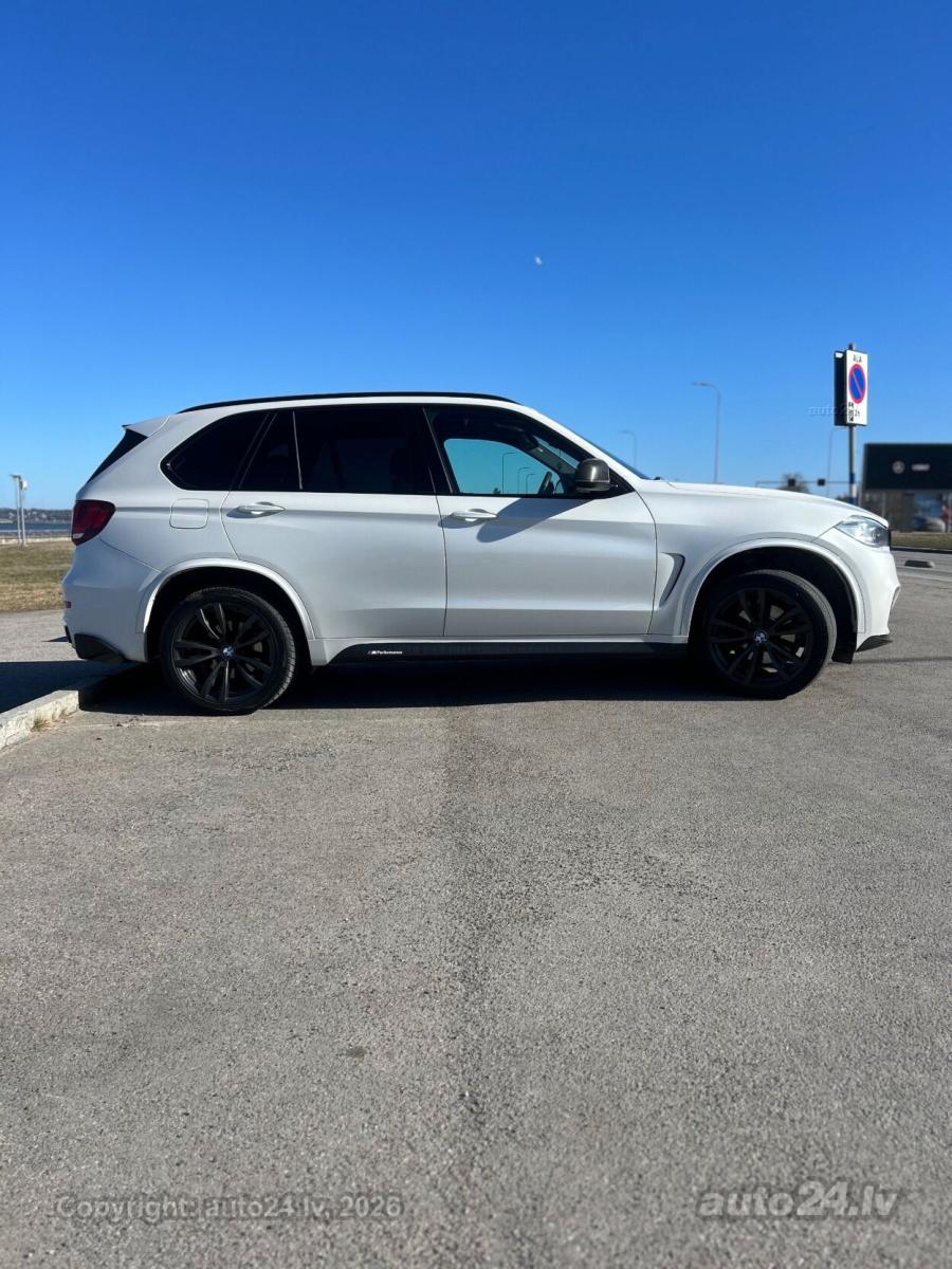 White BMW X5 2014 in Tallinn, with an engine capacity of 3.00 L and mileage of 220 thousand km for 21500 €, photo 6 on AUTOMOTO.COM.LV