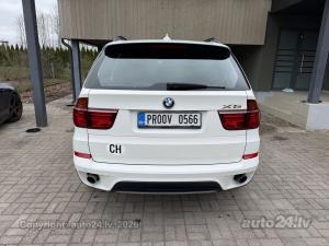 White BMW X5 2014 in Tartu, with an engine capacity of 3.00 L and mileage of 214 thousand km for 13999 €, photo 8 on AUTOMOTO.COM.LV