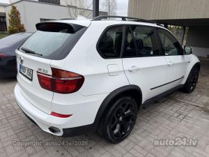 White BMW X5 2014 in Tartu, with an engine capacity of 3.00 L and mileage of 214 thousand km for 13999 €, photo 9 on AUTOMOTO.COM.LV