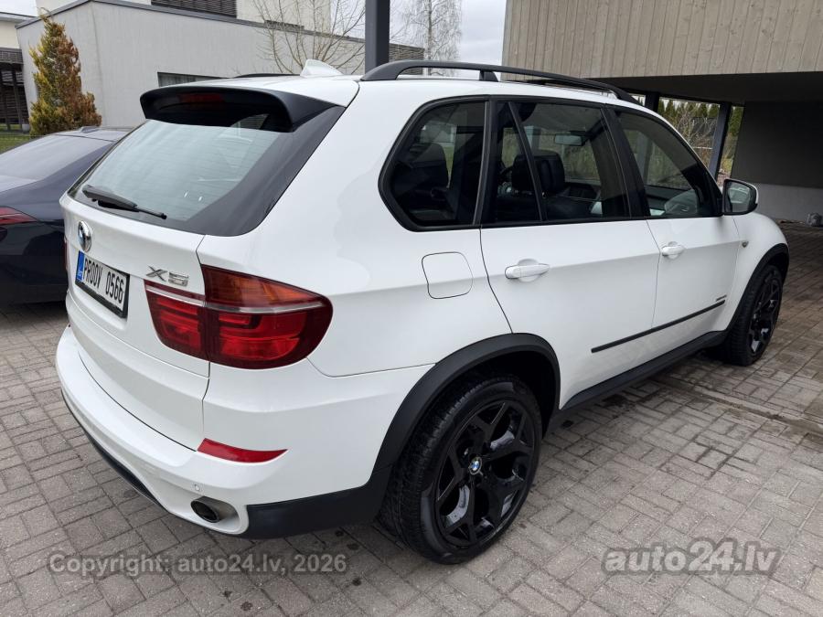 White BMW X5 2014 in Tartu, with an engine capacity of 3.00 L and mileage of 214 thousand km for 13999 €, photo 9 on AUTOMOTO.COM.LV