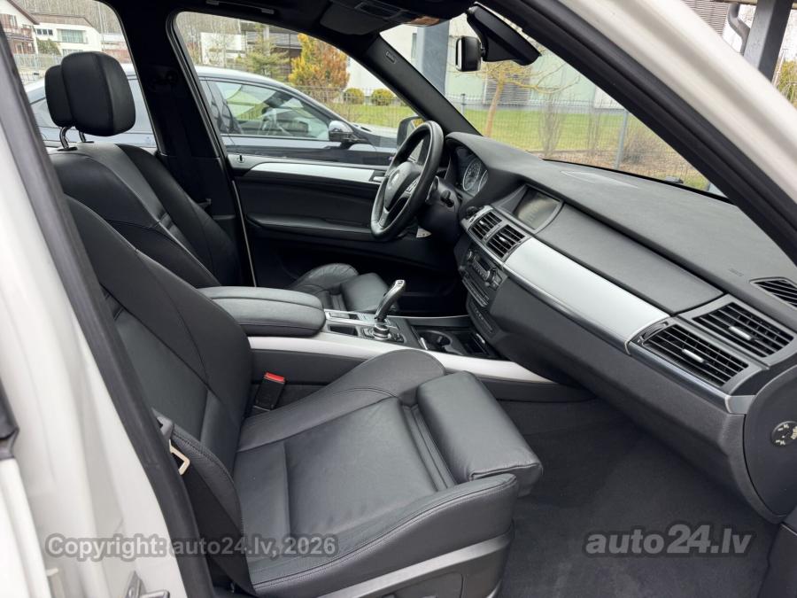 White BMW X5 2014 in Tartu, with an engine capacity of 3.00 L and mileage of 214 thousand km for 13999 €, photo 12 on AUTOMOTO.COM.LV