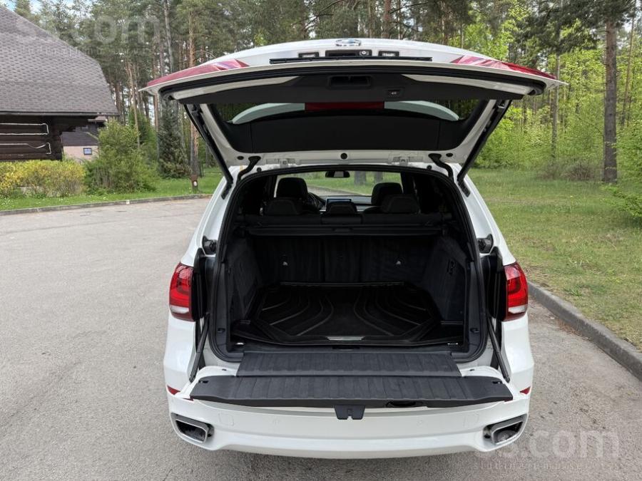 White BMW X5 2014 in Riga, with an engine capacity of 3.00 L and mileage of 203 thousand km for 21500 €, photo 13 on AUTOMOTO.COM.LV