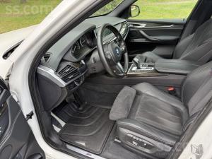 White BMW X5 2014 in Riga, with an engine capacity of 3.00 L and mileage of 203 thousand km for 21500 €, photo 21 on AUTOMOTO.COM.LV
