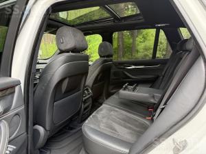 White BMW X5 2014 in Riga, with an engine capacity of 3.00 L and mileage of 203 thousand km for 21500 €, photo 23 on AUTOMOTO.COM.LV