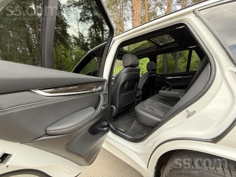 White BMW X5 2014 in Riga, with an engine capacity of 3.00 L and mileage of 203 thousand km for 21500 €, photo 27 on AUTOMOTO.COM.LV