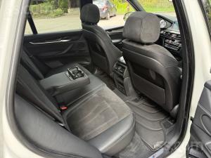 White BMW X5 2014 in Riga, with an engine capacity of 3.00 L and mileage of 203 thousand km for 21500 €, photo 31 on AUTOMOTO.COM.LV