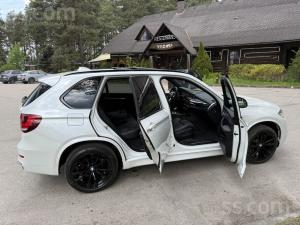 White BMW X5 2014 in Riga, with an engine capacity of 3.00 L and mileage of 203 thousand km for 21500 €, photo 32 on AUTOMOTO.COM.LV