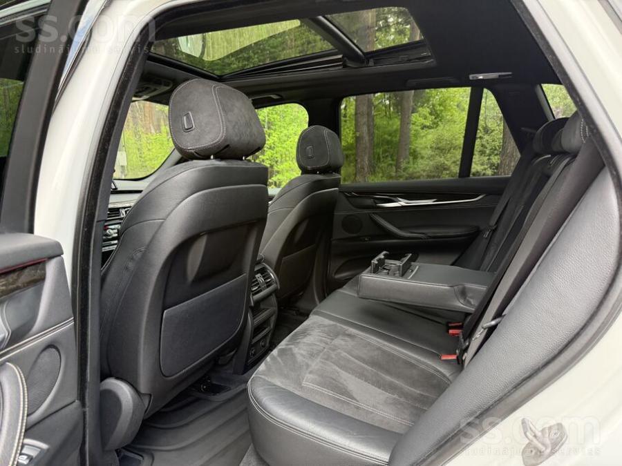 White BMW X5 2014 in Riga, with an engine capacity of 3.00 L and mileage of 203 thousand km for 19999 €, photo 23 on AUTOMOTO.COM.LV