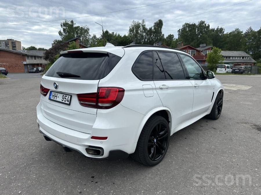 Balts BMW X5 2014 Rīga, ar dzinēja tilpumu 3.00 L un nobraukumu 302 tūkst. km par 21000 €, foto 5 vietnē AUTOMOTO.COM.LV