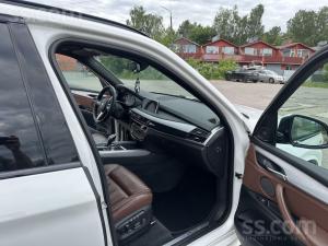 Balts BMW X5 2014 Rīga, ar dzinēja tilpumu 3.00 L un nobraukumu 302 tūkst. km par 21000 €, foto 9 vietnē AUTOMOTO.COM.LV