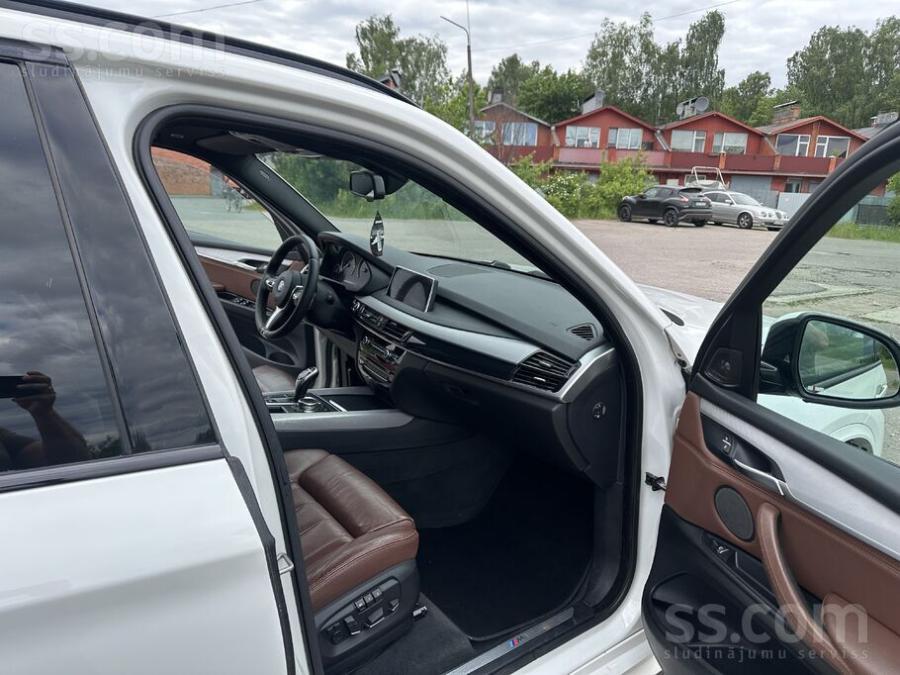 Balts BMW X5 2014 Rīga, ar dzinēja tilpumu 3.00 L un nobraukumu 302 tūkst. km par 21000 €, foto 9 vietnē AUTOMOTO.COM.LV
