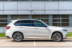 White BMW X5 2014 in Riga, with an engine capacity of 3.00 L and mileage of 255 thousand km for 20500 €, photo 4 on AUTOMOTO.COM.LV