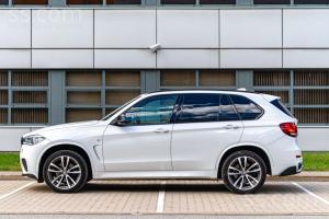 White BMW X5 2014 in Riga, with an engine capacity of 3.00 L and mileage of 255 thousand km for 20500 €, photo 5 on AUTOMOTO.COM.LV
