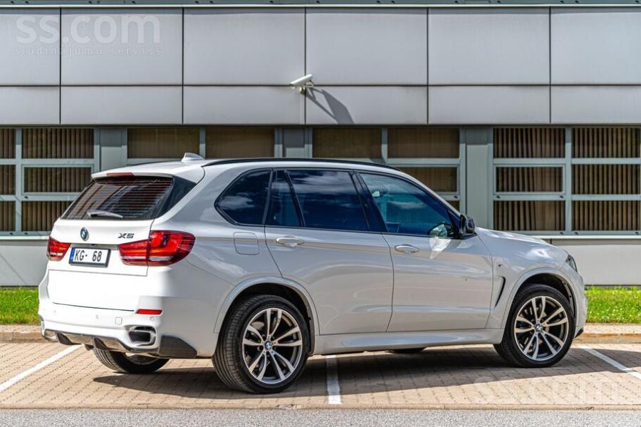 White BMW X5 2014 in Riga, with an engine capacity of 3.00 L and mileage of 255 thousand km for 20500 €, photo 7 on AUTOMOTO.COM.LV