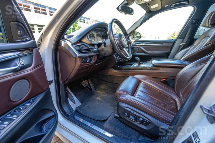 White BMW X5 2014 in Riga, with an engine capacity of 3.00 L and mileage of 255 thousand km for 20500 €, photo 11 on AUTOMOTO.COM.LV