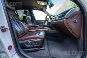 White BMW X5 2014 in Riga, with an engine capacity of 3.00 L and mileage of 255 thousand km for 20500 €, photo 12 on AUTOMOTO.COM.LV