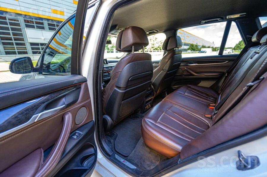 White BMW X5 2014 in Riga, with an engine capacity of 3.00 L and mileage of 255 thousand km for 20500 €, photo 13 on AUTOMOTO.COM.LV