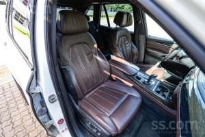 White BMW X5 2014 in Riga, with an engine capacity of 3.00 L and mileage of 255 thousand km for 20500 €, photo 17 on AUTOMOTO.COM.LV