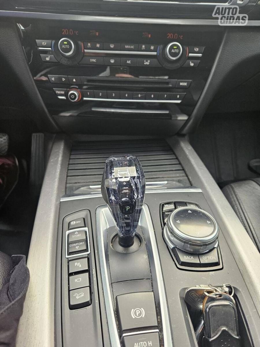Balts BMW X5 2014 Marijampole, ar dzinēja tilpumu 3.00 L un nobraukumu 142 tūkst. km par 16500 €, foto 24 vietnē AUTOMOTO.COM.LV