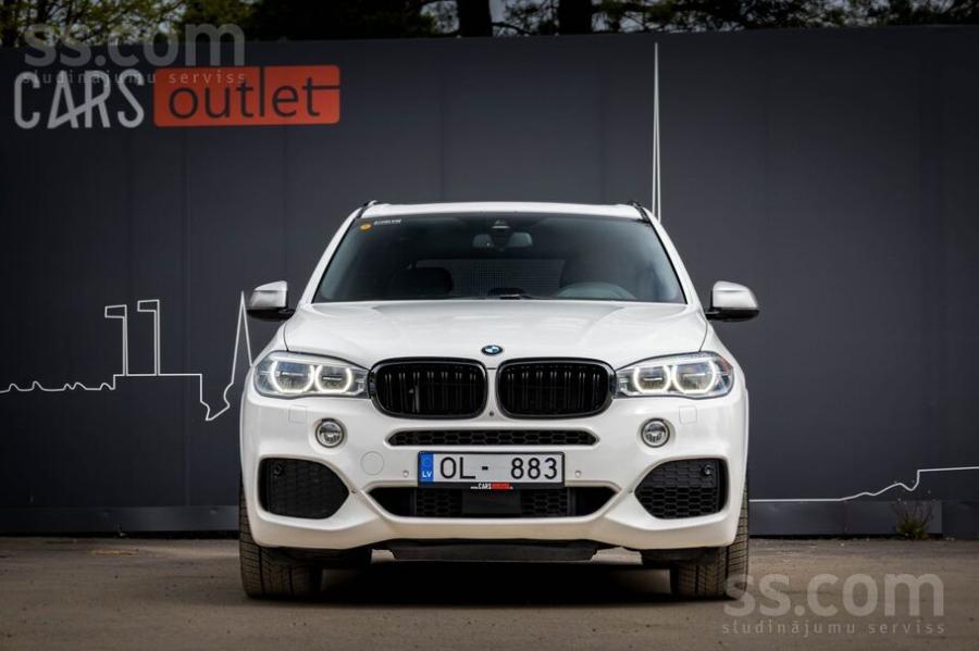 White BMW X5 2014 in Riga, with an engine capacity of 3.00 L and mileage of 301 thousand km for 19990 €, photo 3 on AUTOMOTO.COM.LV