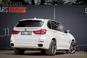 White BMW X5 2014 in Riga, with an engine capacity of 3.00 L and mileage of 301 thousand km for 19990 €, photo 8 on AUTOMOTO.COM.LV