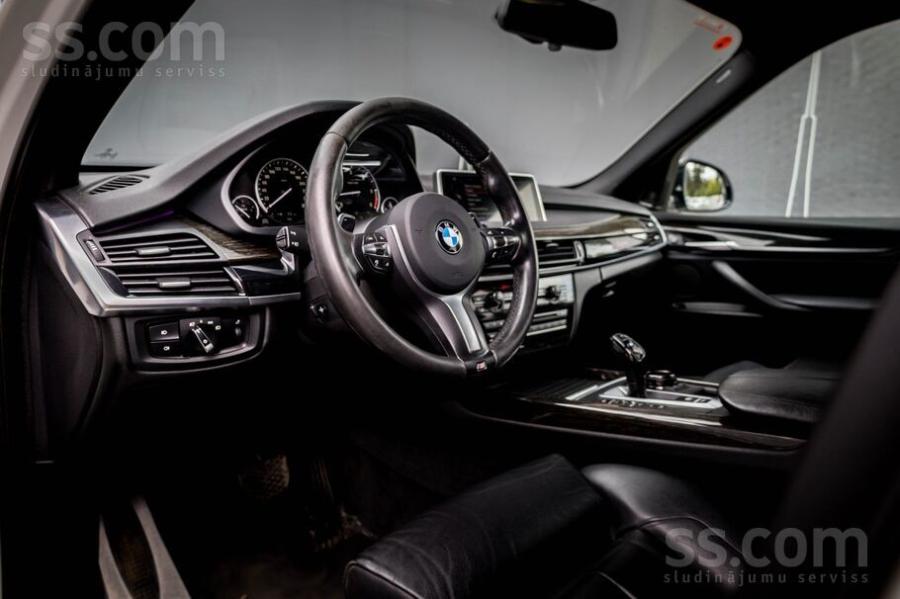 White BMW X5 2014 in Riga, with an engine capacity of 3.00 L and mileage of 301 thousand km for 19990 €, photo 10 on AUTOMOTO.COM.LV