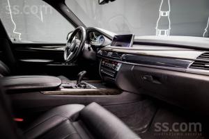 White BMW X5 2014 in Riga, with an engine capacity of 3.00 L and mileage of 301 thousand km for 19990 €, photo 12 on AUTOMOTO.COM.LV