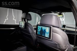 White BMW X5 2014 in Riga, with an engine capacity of 3.00 L and mileage of 301 thousand km for 19990 €, photo 15 on AUTOMOTO.COM.LV