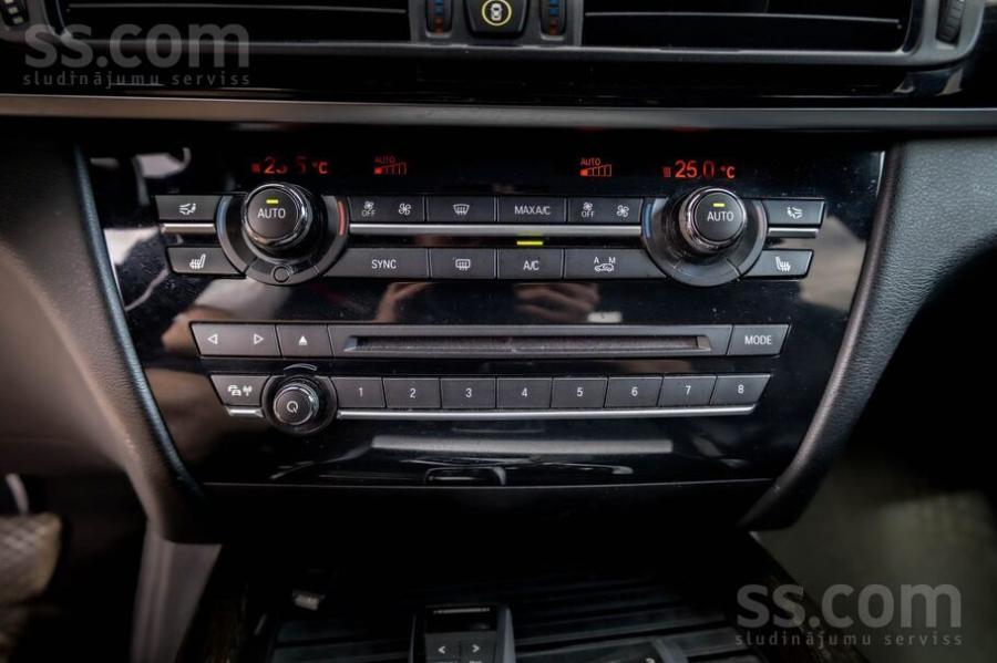 White BMW X5 2014 in Riga, with an engine capacity of 3.00 L and mileage of 301 thousand km for 19990 €, photo 27 on AUTOMOTO.COM.LV