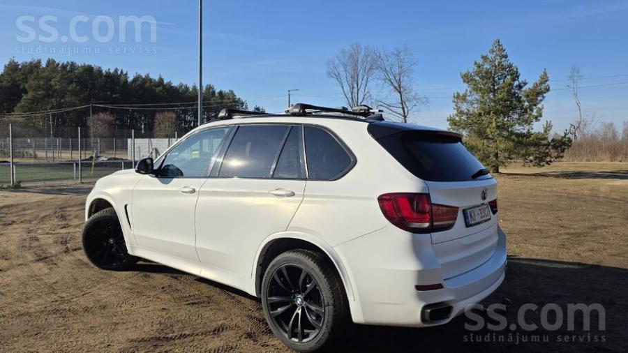 White BMW X5 2014 in Riga, with an engine capacity of 3.00 L and mileage of 255 thousand km for 16000 €, photo 3 on AUTOMOTO.COM.LV