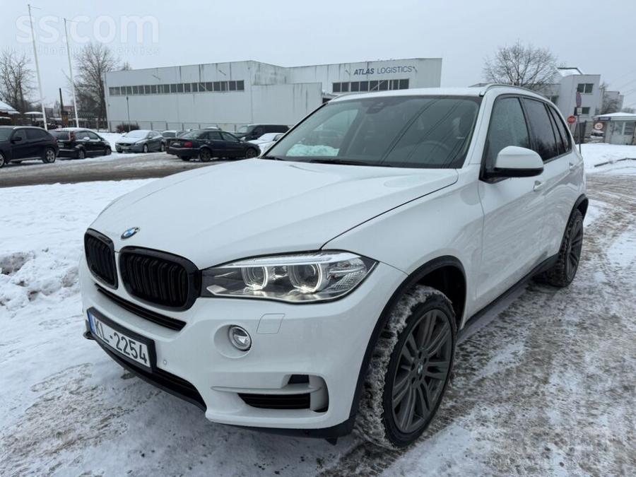 White BMW X5 2014 in Riga, with an engine capacity of 3.00 L and mileage of 159 thousand km for 23000 €, photo 1 on AUTOMOTO.COM.LV