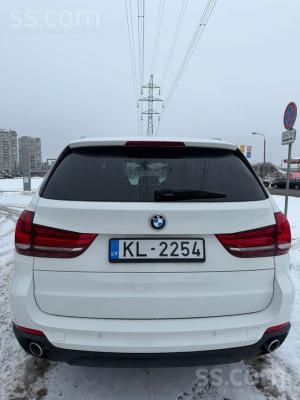 White BMW X5 2014 in Riga, with an engine capacity of 3.00 L and mileage of 159 thousand km for 23000 €, photo 3 on AUTOMOTO.COM.LV