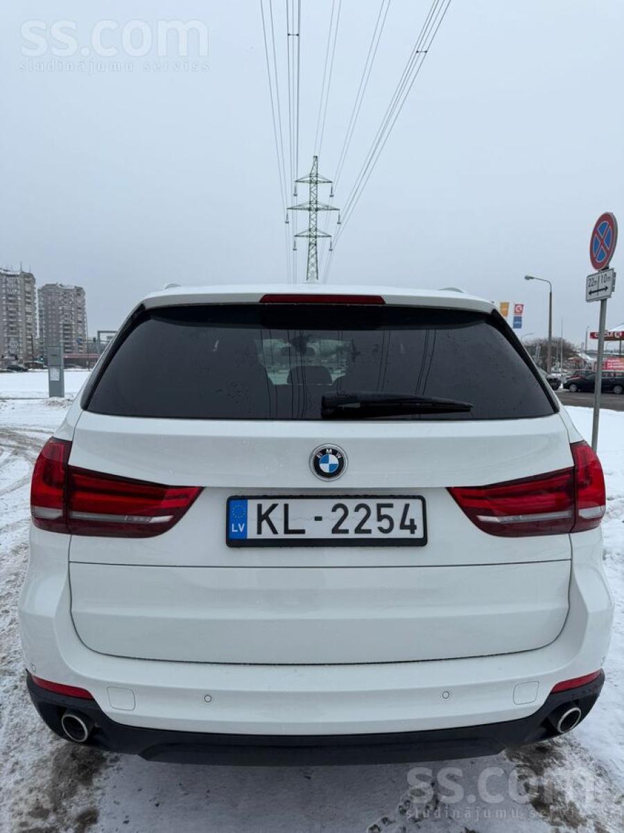 White BMW X5 2014 in Riga, with an engine capacity of 3.00 L and mileage of 159 thousand km for 23000 €, photo 3 on AUTOMOTO.COM.LV