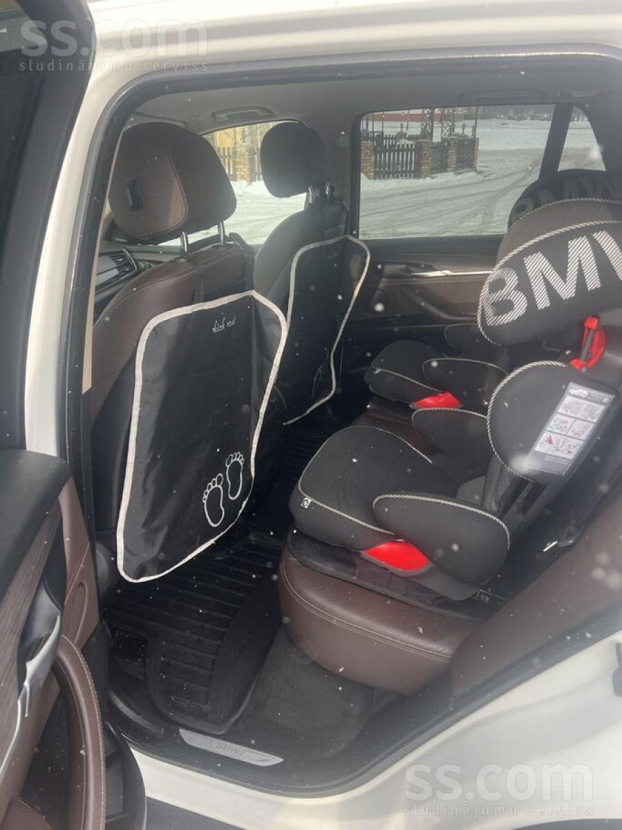 White BMW X5 2014 in Riga, with an engine capacity of 3.00 L and mileage of 159 thousand km for 23000 €, photo 5 on AUTOMOTO.COM.LV