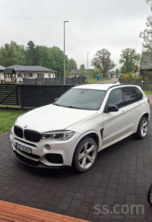 White BMW X5 2014 in Jelgava, with an engine capacity of 3.00 L and mileage of 235 thousand km for 18550 €, photo  on AUTOMOTO.COM.LV