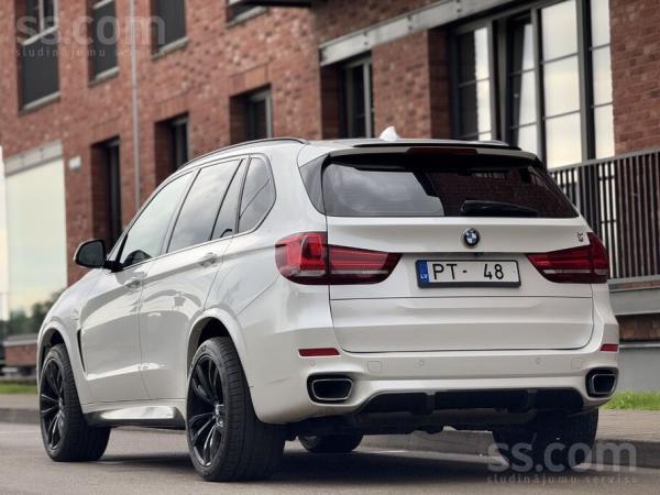 Balts BMW X5 2014 Rīga, ar dzinēja tilpumu 3.00 L un nobraukumu 202 tūkst. km par 28900 €, foto 4 vietnē AUTOMOTO.COM.LV